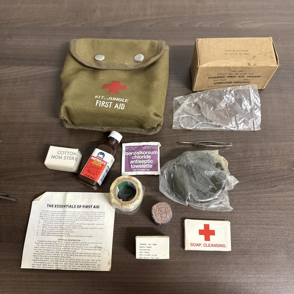 Other | Vintage Us Army Jungle First Aid Kit War Med Kit With Contents ...